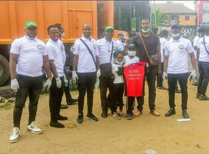 Connectors volunteer for street clean up - Global Compassion Coalition